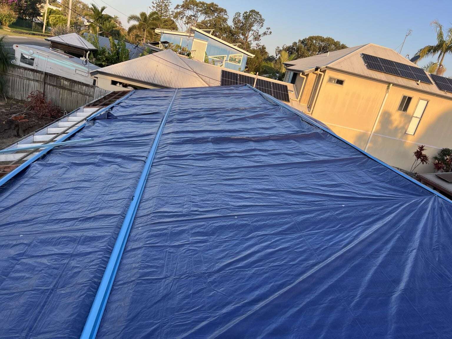 Make Safe Roof Tarp: Protect Your Roof from Rain Damage with Tarpaulin ...
